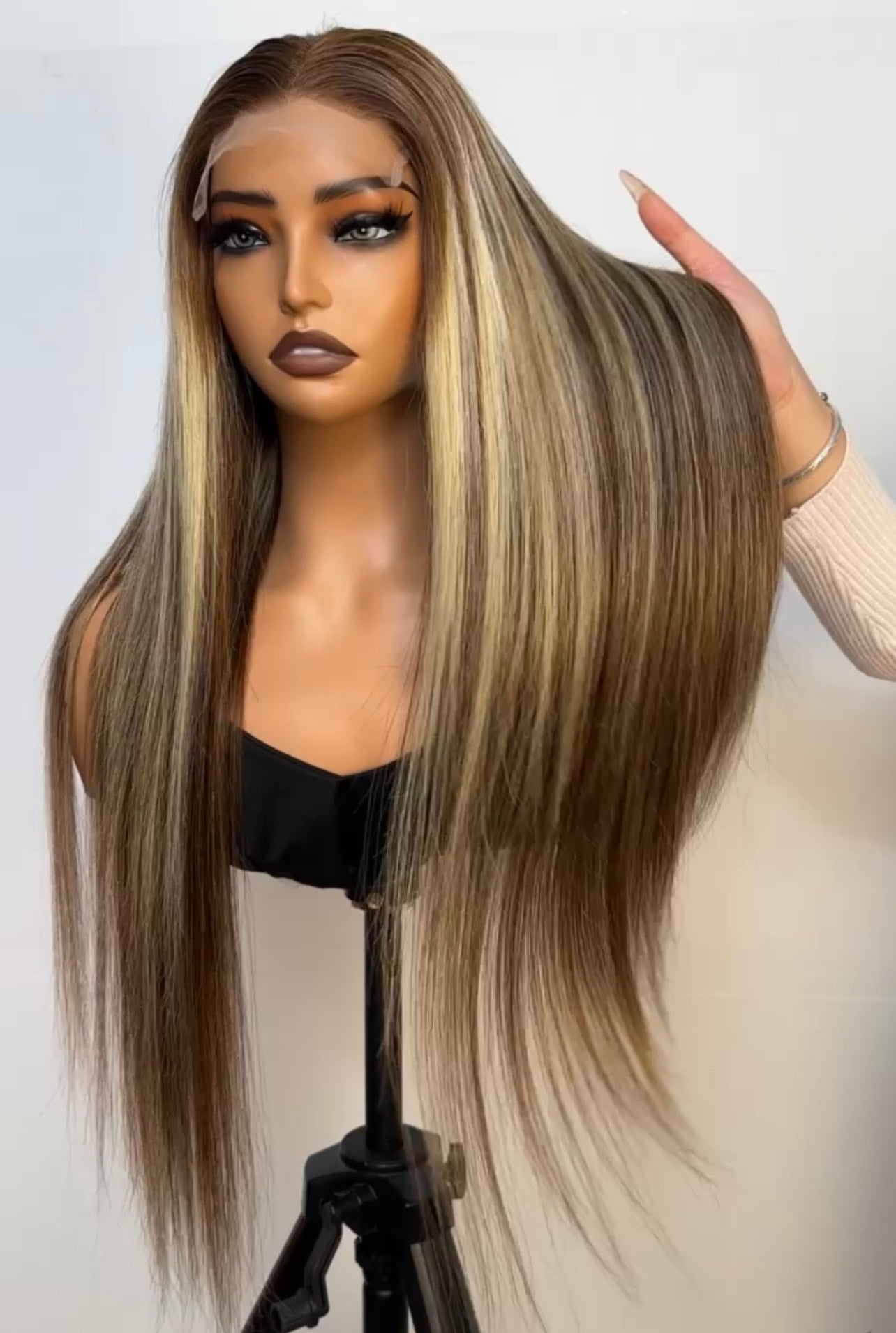 Ash Blonde – TRACE LUXE HAIR